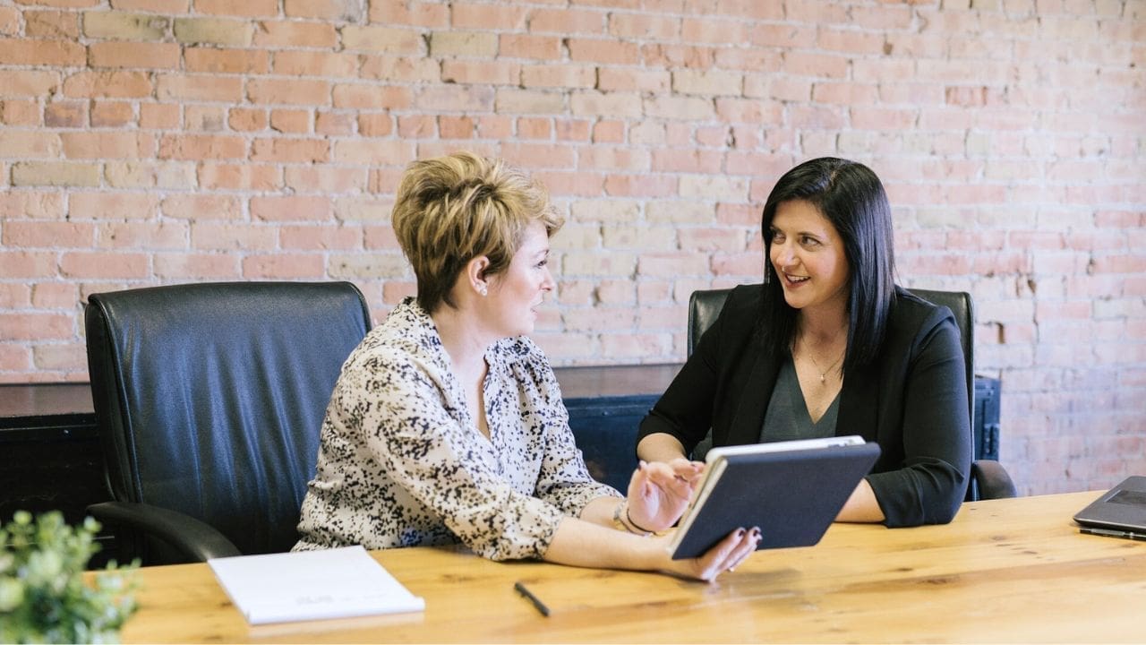 4 Leadership Roles in Social Work and How to Achieve Them - Career Reload