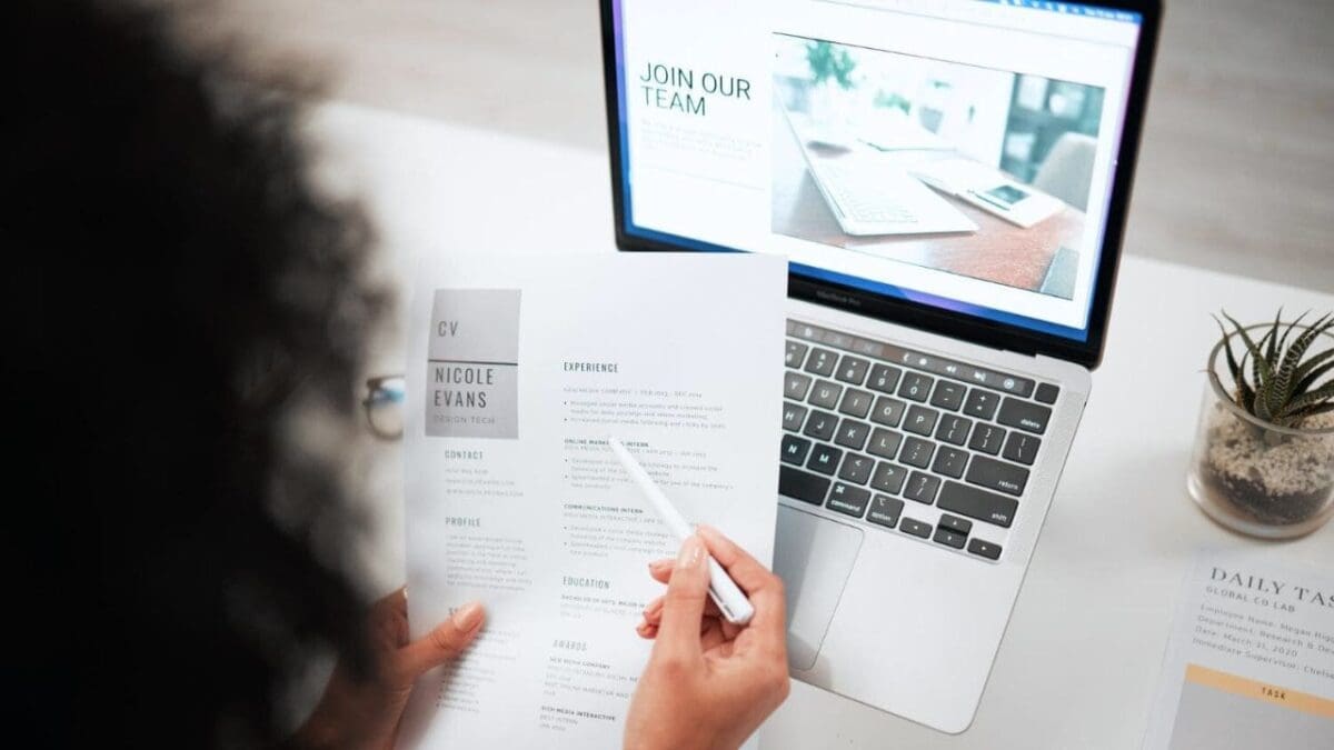 Resume Now Review: AI Resume Builder Features, Pros & Cons